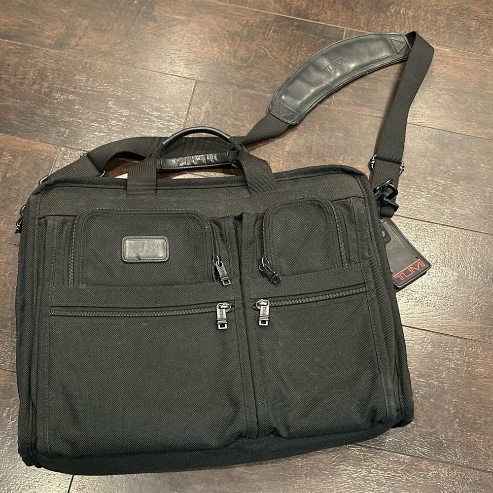 Tumi Alpha3 Expandable Briefcase Black Carry On - Gem
